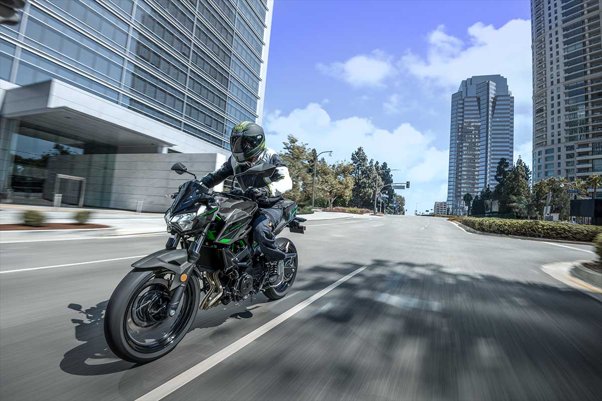 2024 Z400 摩托车 |川崎摩托（上海）有限公司